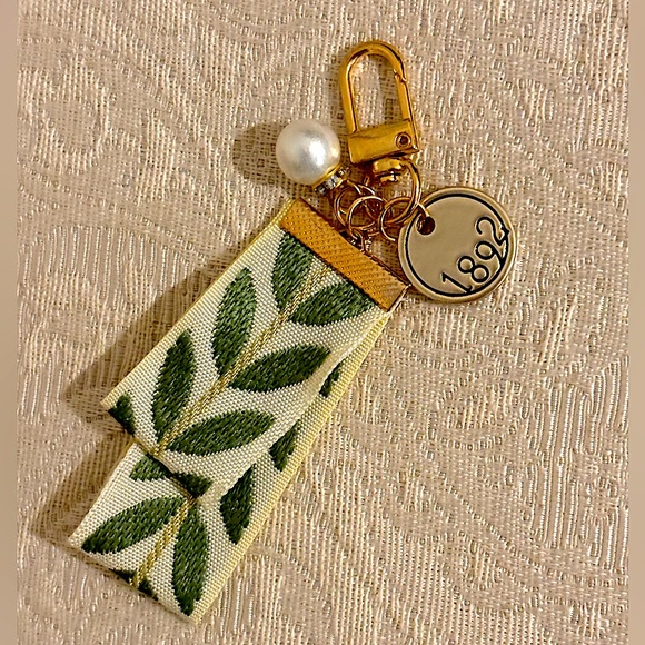 Accessories | Brand New Key Chain Pearl Green And Gold Minimalistic ...